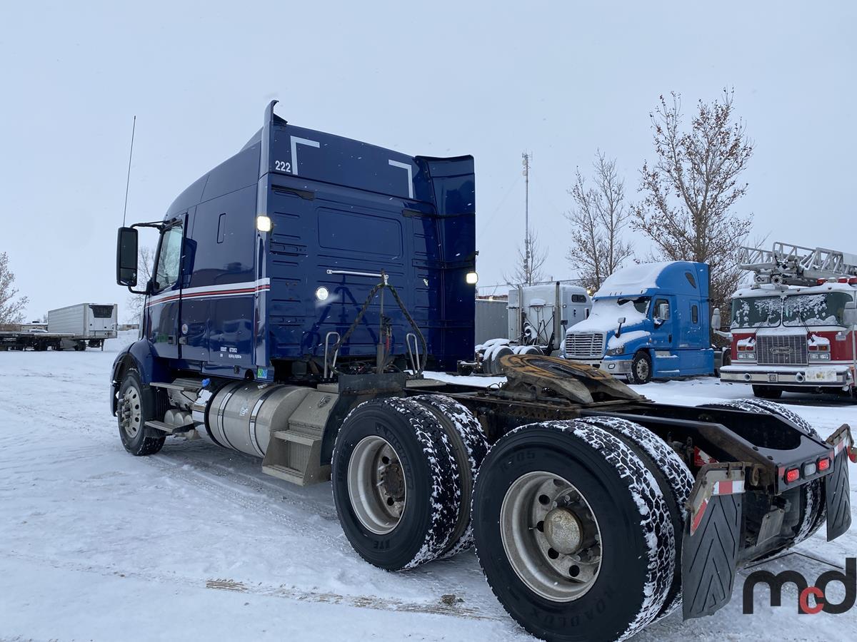 2022 Volvo VNR Sleeper T/A Semi Truck